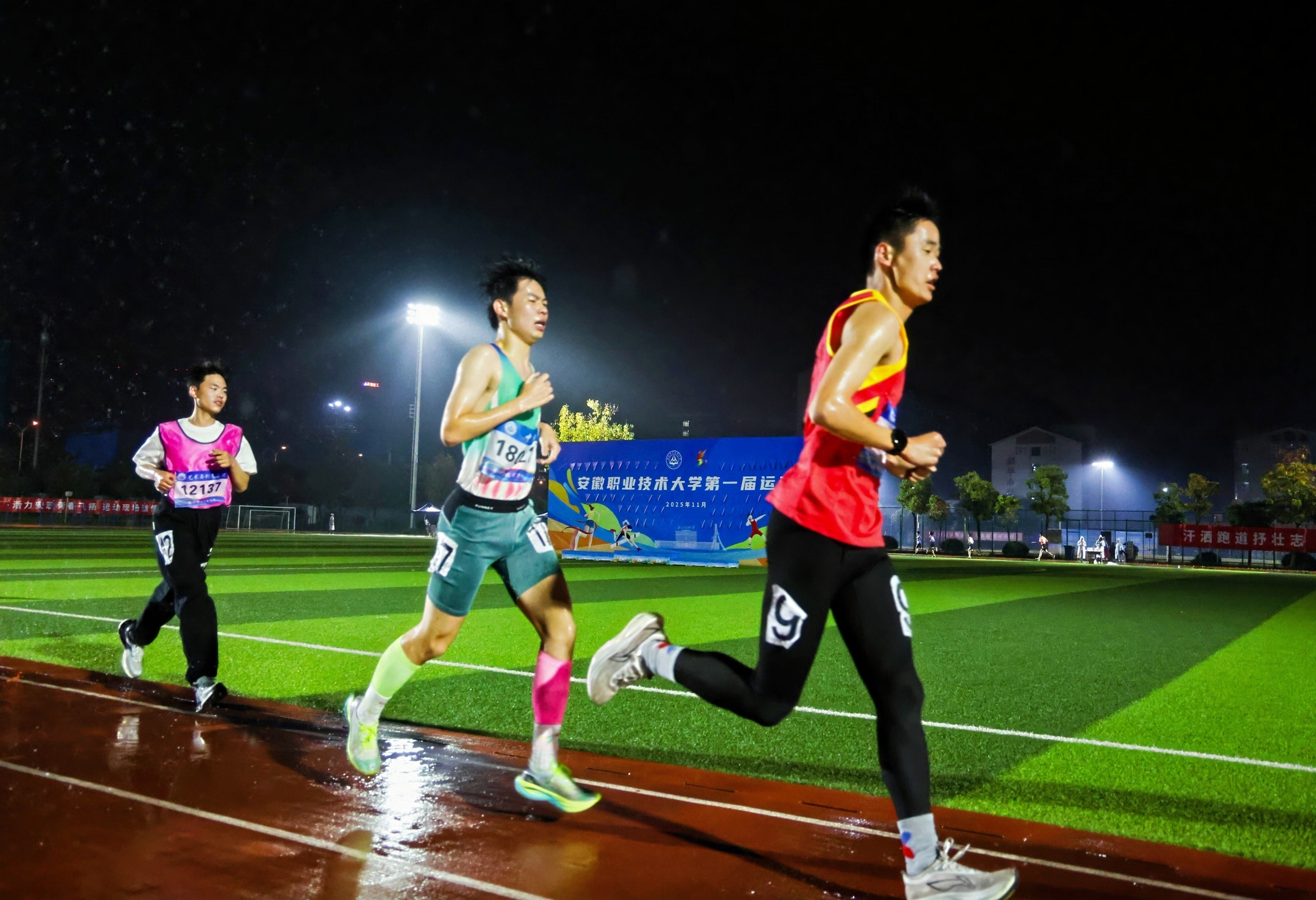 风雨砺意志 赛场展风采——中专部学子5000米创佳绩